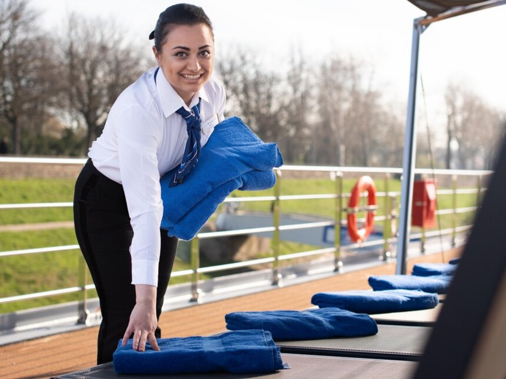 Jobs onboard river cruise ships 🚢 Discover Europe's waterways