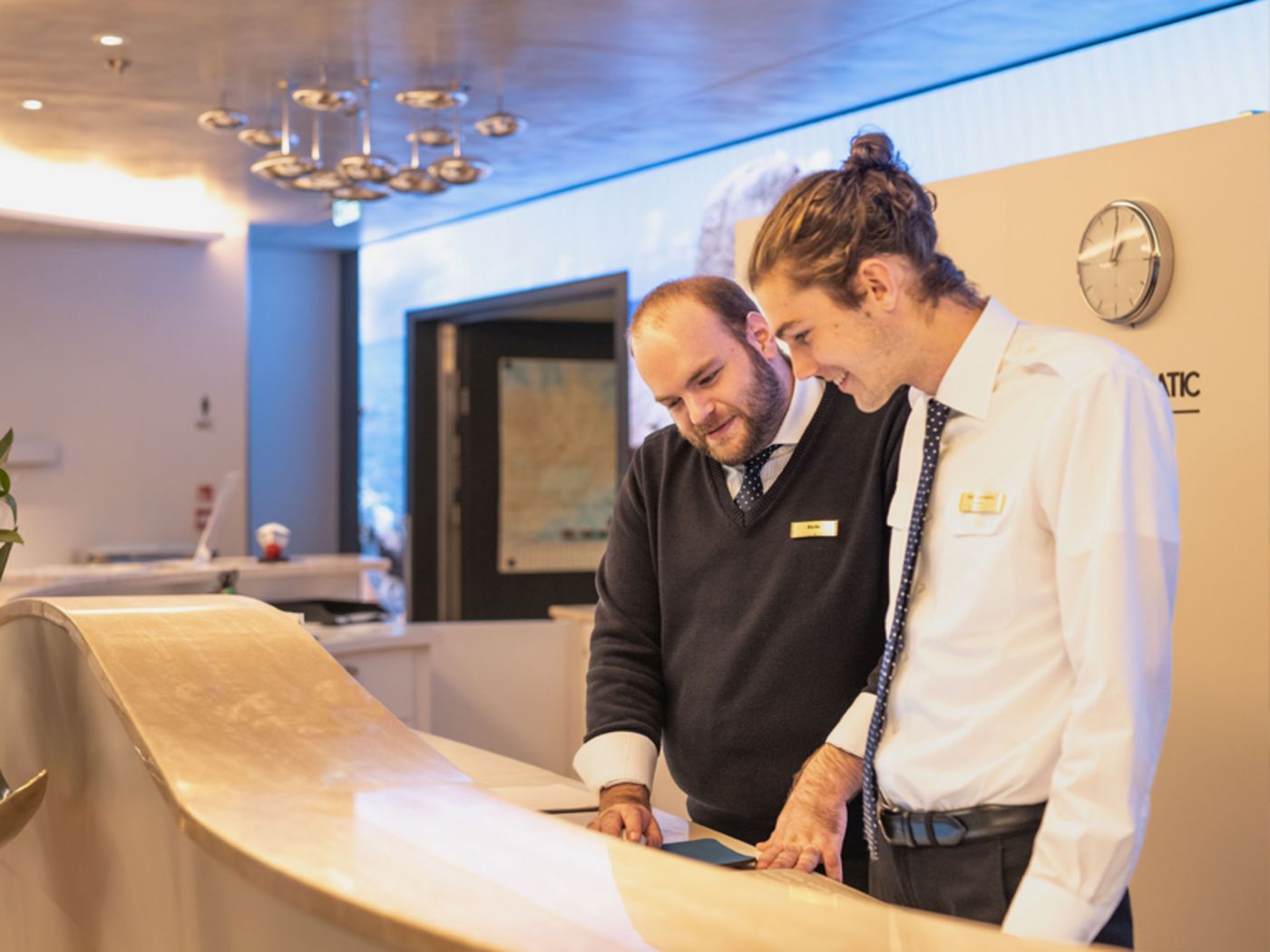Rezeptionist Kreuzfahrtschiff Jobs 🛳️ | sea chefs