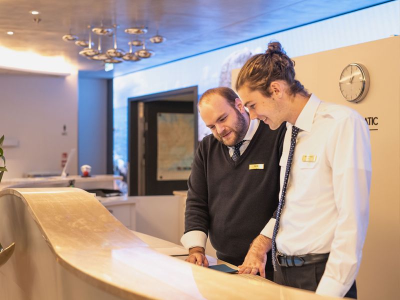 Rezeptionist Kreuzfahrtschiff Jobs 🛳️ | sea chefs