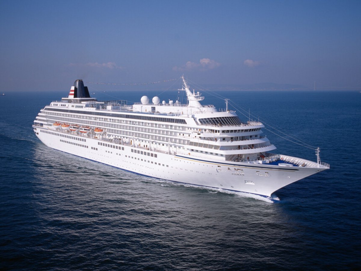 Jobs onboard international cruise ships 🚢 Big variety