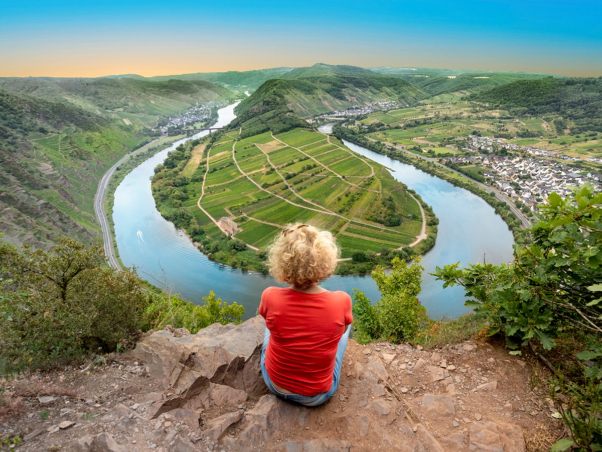 Jobs onboard river cruise ships 🚢 Discover Europe's waterways